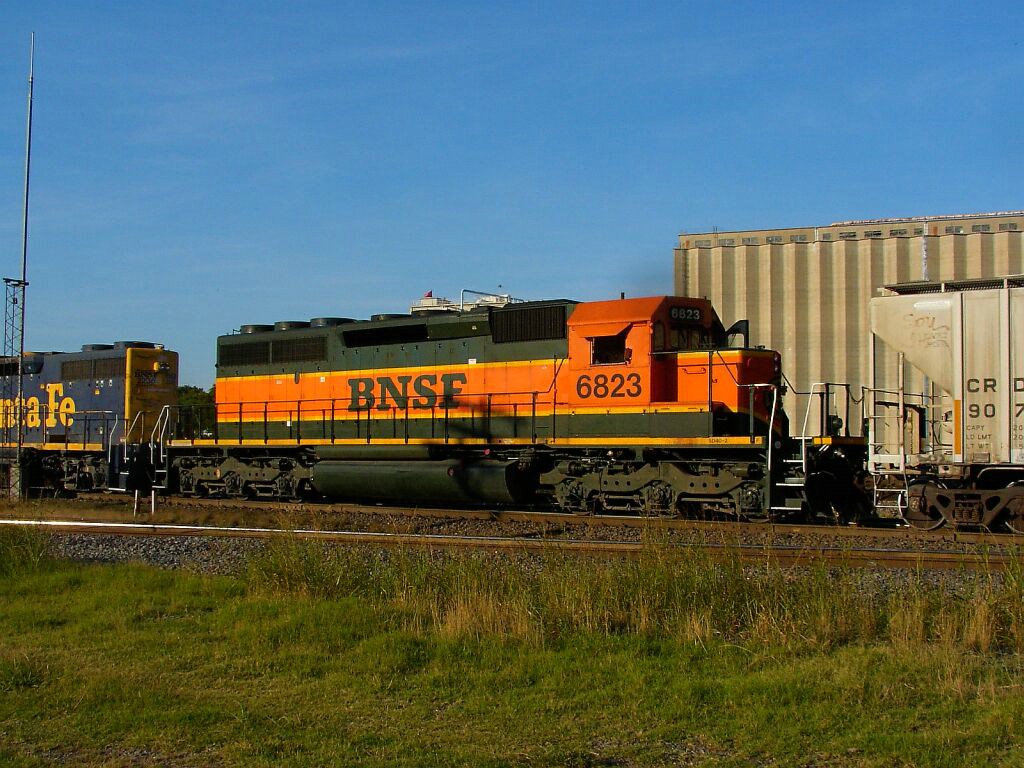 BNSF 6823